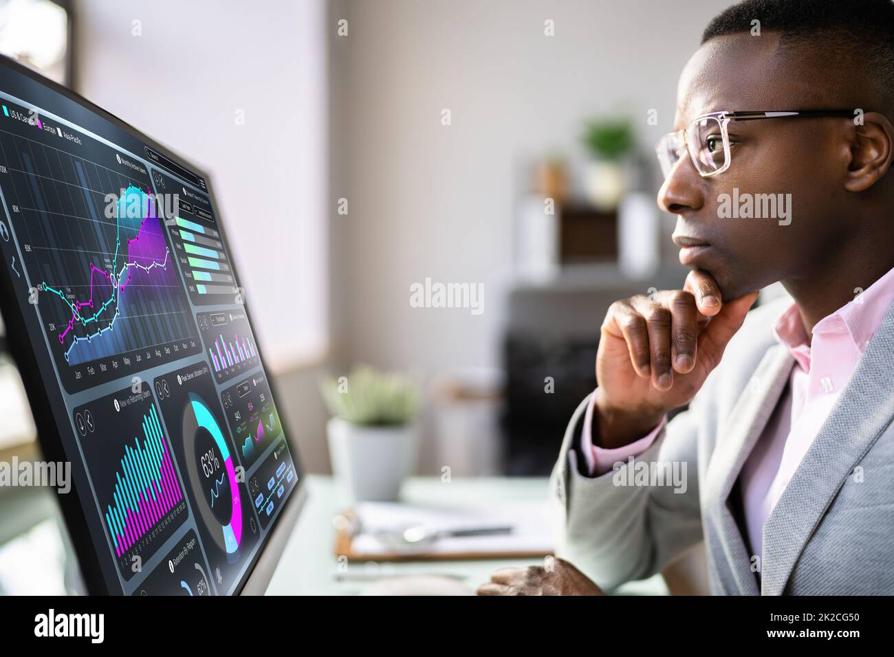 Predictive Business Analytics. African American Analyst Stock Photo - Alamy