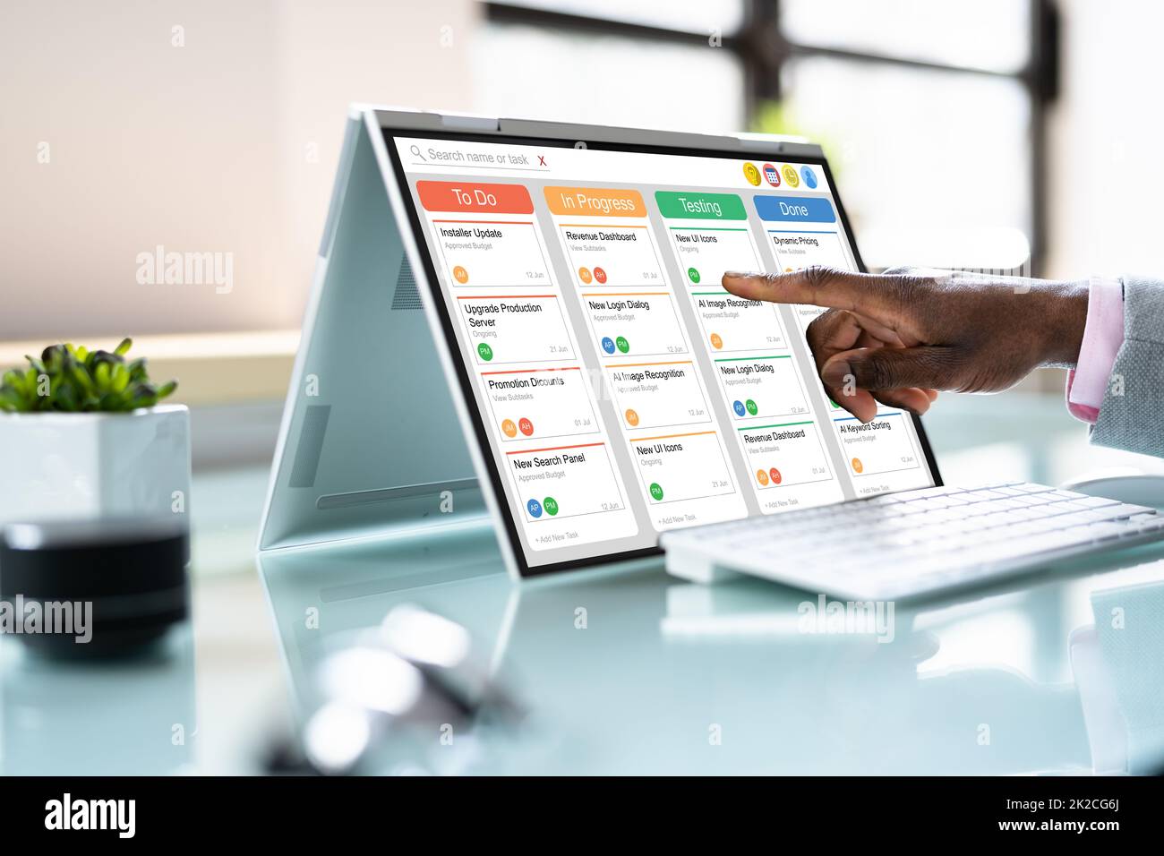 Kanban Project Management Software On Laptop Stock Photo - Alamy