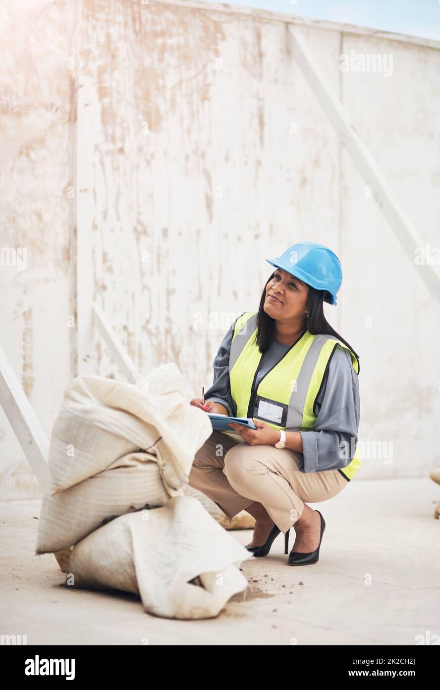 Female construction worker candid hi-res stock photography and images ...