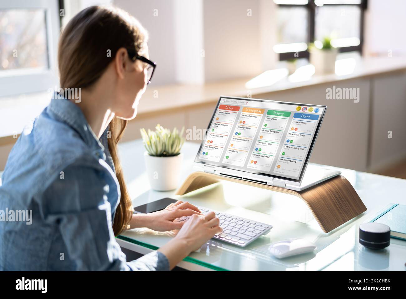 Project Manager Using Agile Software Stock Photo - Alamy