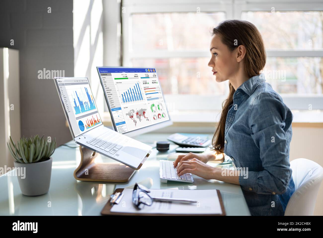 Financial Business Analytics Data Dashboard Stock Photo - Alamy
