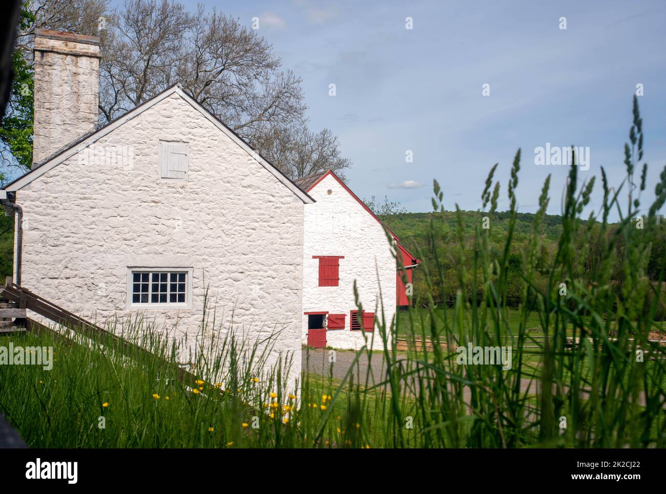 Stone barn colonial america hi-res stock photography and images - Alamy