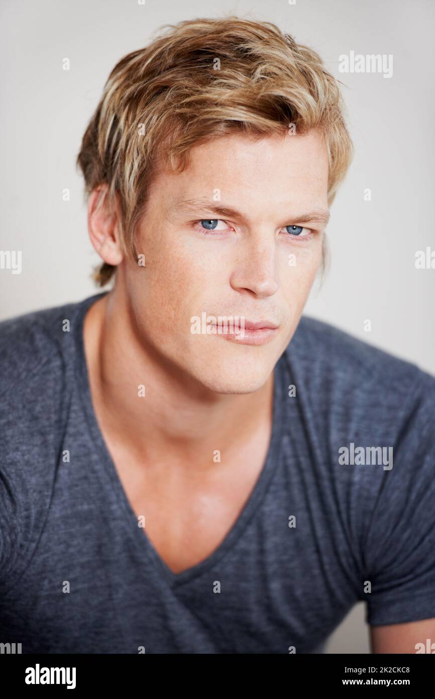 Eyes of a hawk hi-res stock photography and images - Alamy