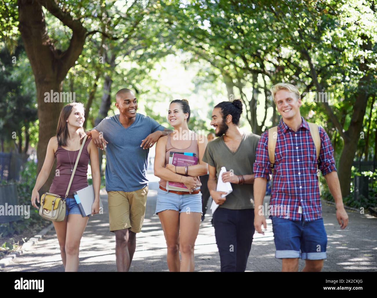 Happy students on campus hi-res stock photography and images - Alamy
