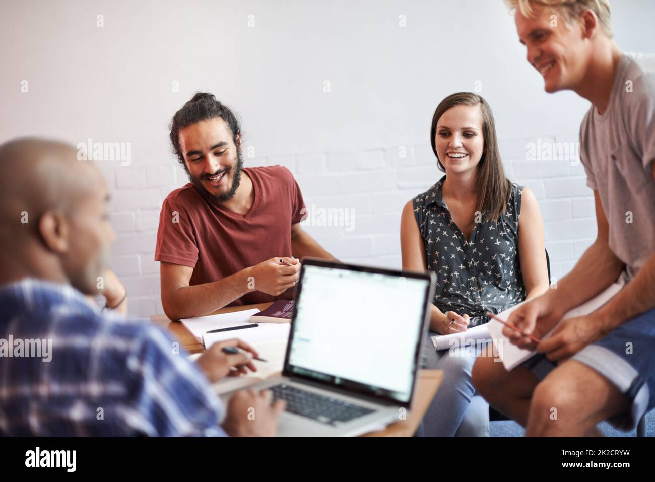 Group discussion students hi-res stock photography and images - Alamy