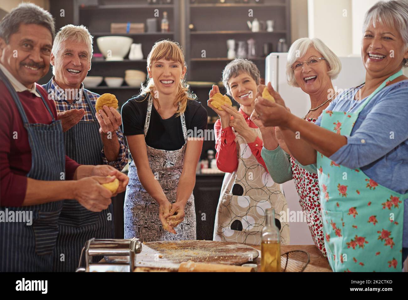 Elderly people cooking class hi-res stock photography and images - Alamy