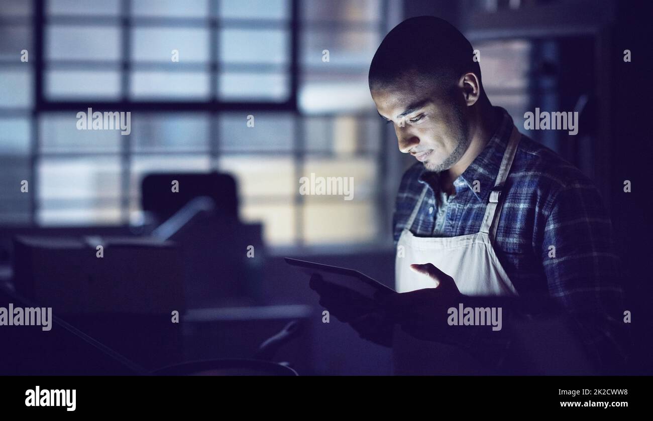 Working alone at night shop hi-res stock photography and images - Alamy