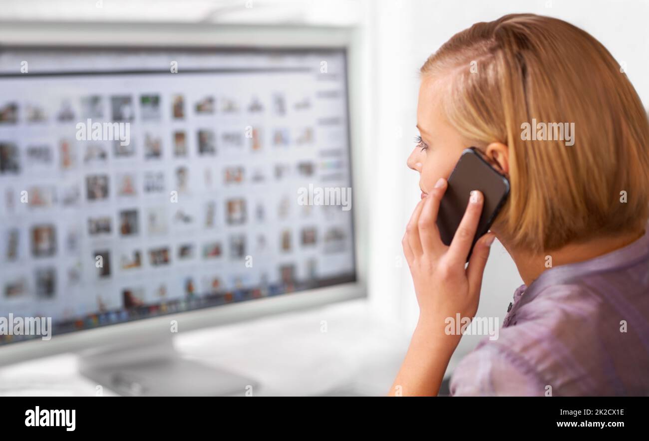 Talking computer screen hi-res stock photography and images - Alamy