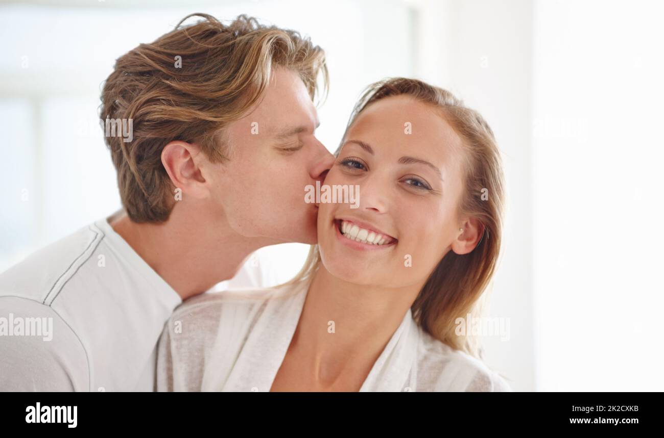 Intimate couple 20's hi-res stock photography and images - Alamy
