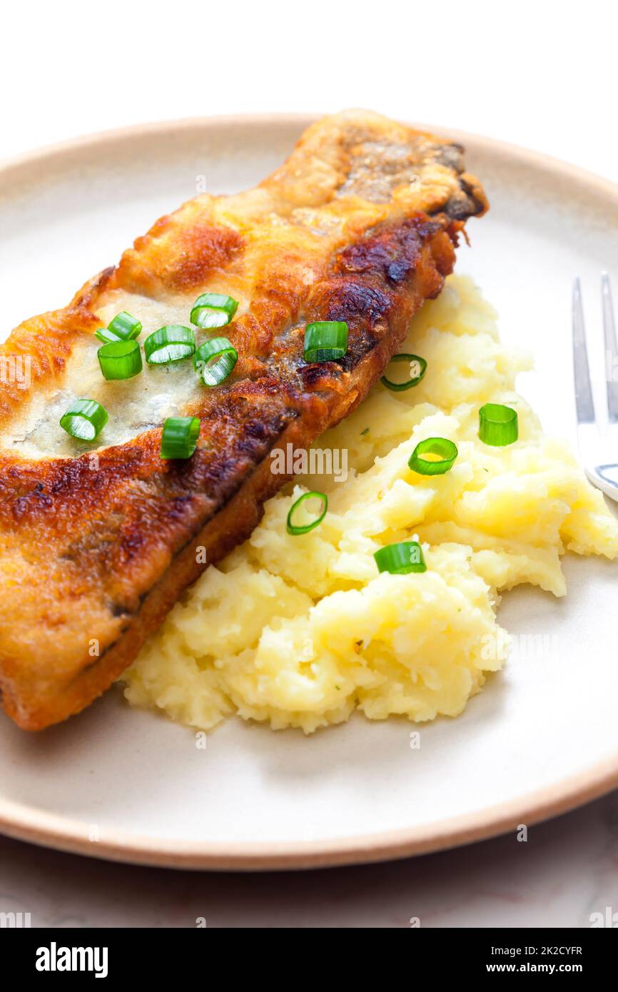 fried fish with mashed potatoes and spring onion Stock Photo - Alamy