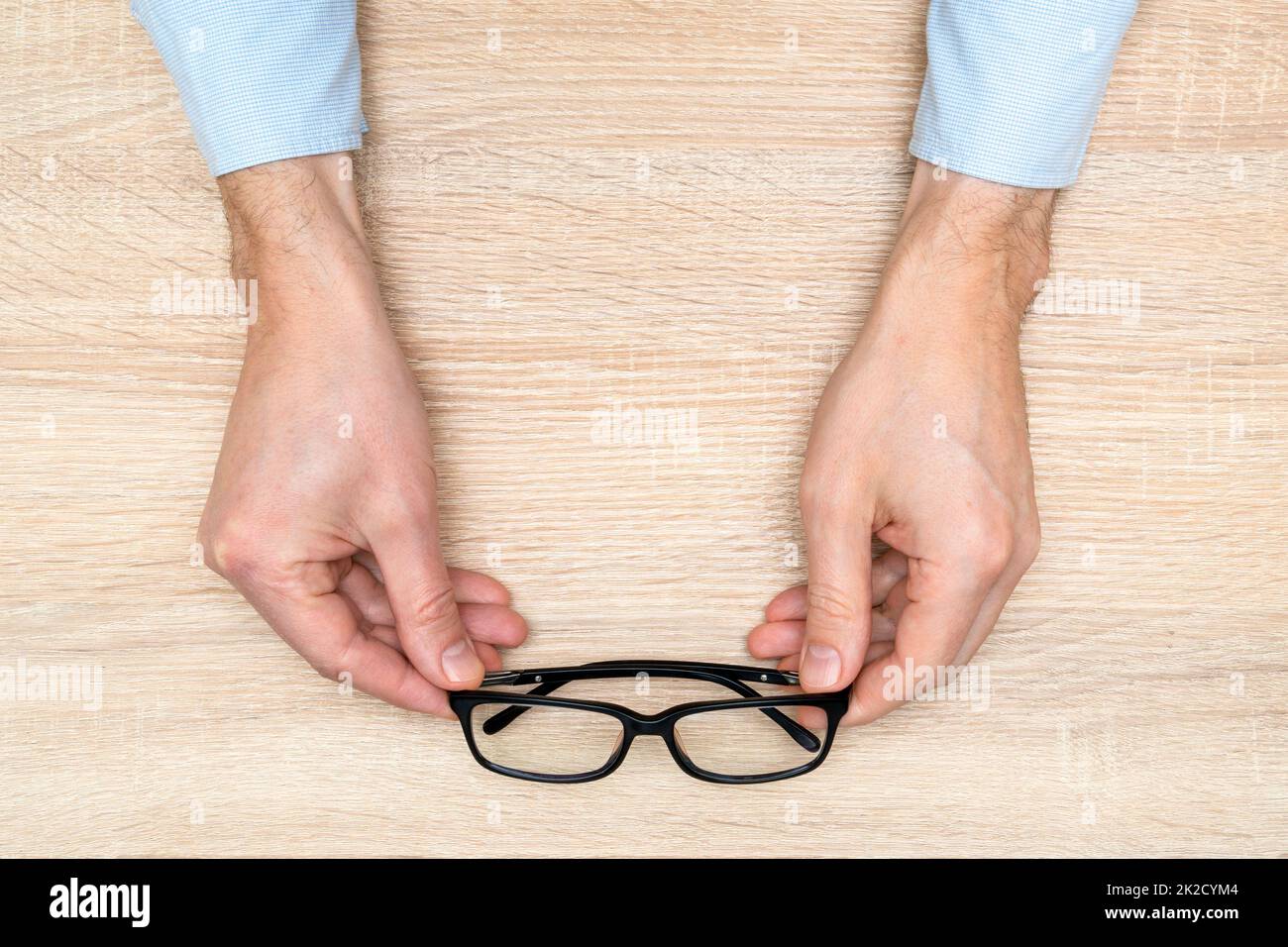 Hand holding spectacles glasses hi-res stock photography and images - Alamy