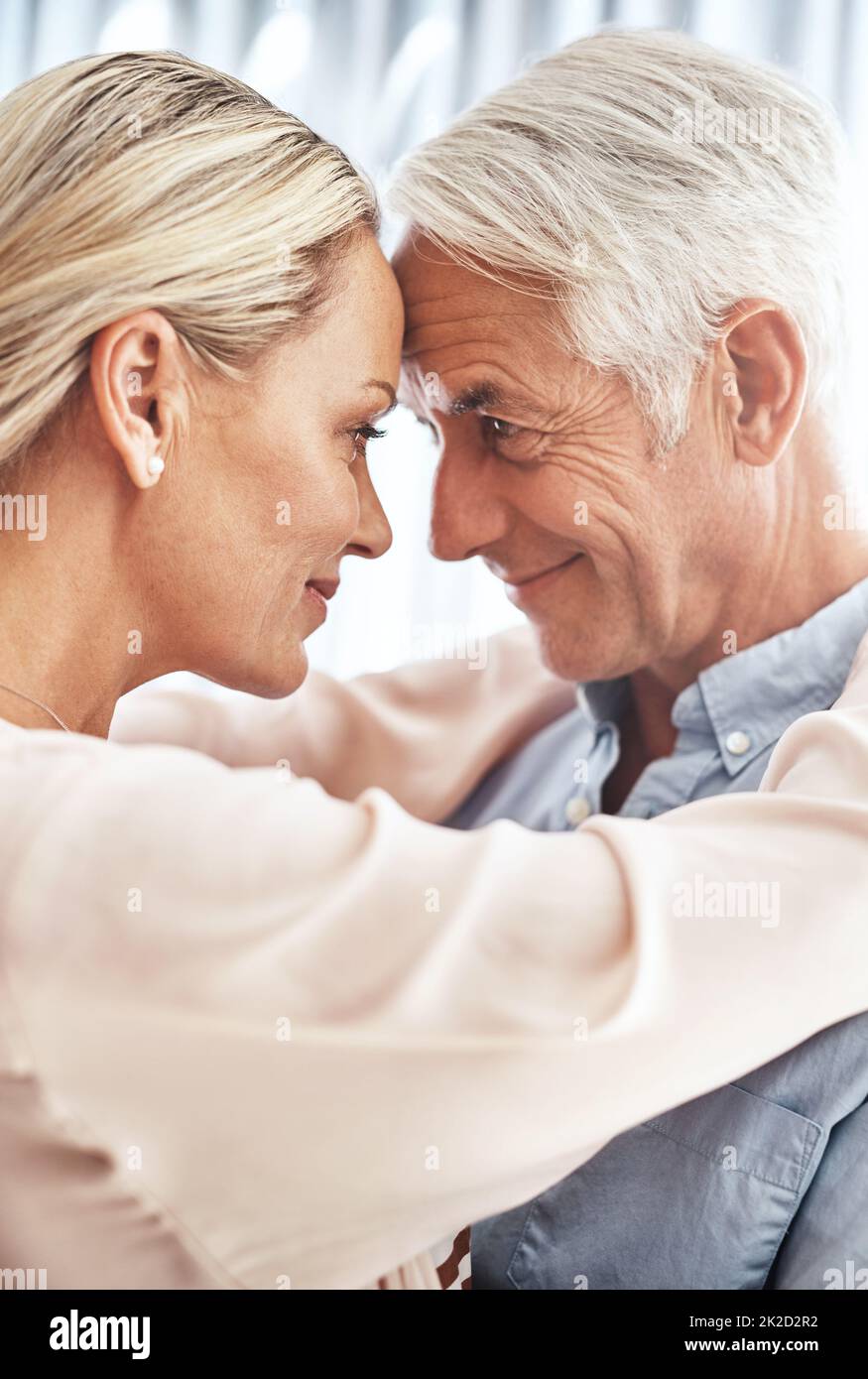 Couple in love face to face hi-res stock photography and images - Alamy