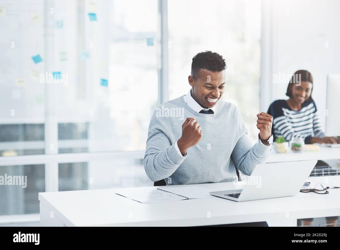 Celebrating at desk hi-res stock photography and images - Alamy