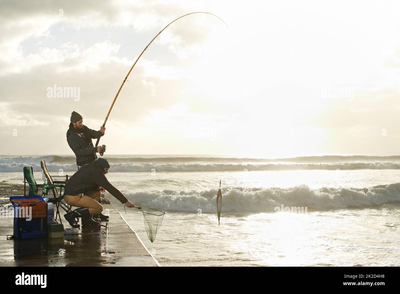 People looking off a pier standing hi-res stock photography and images ...