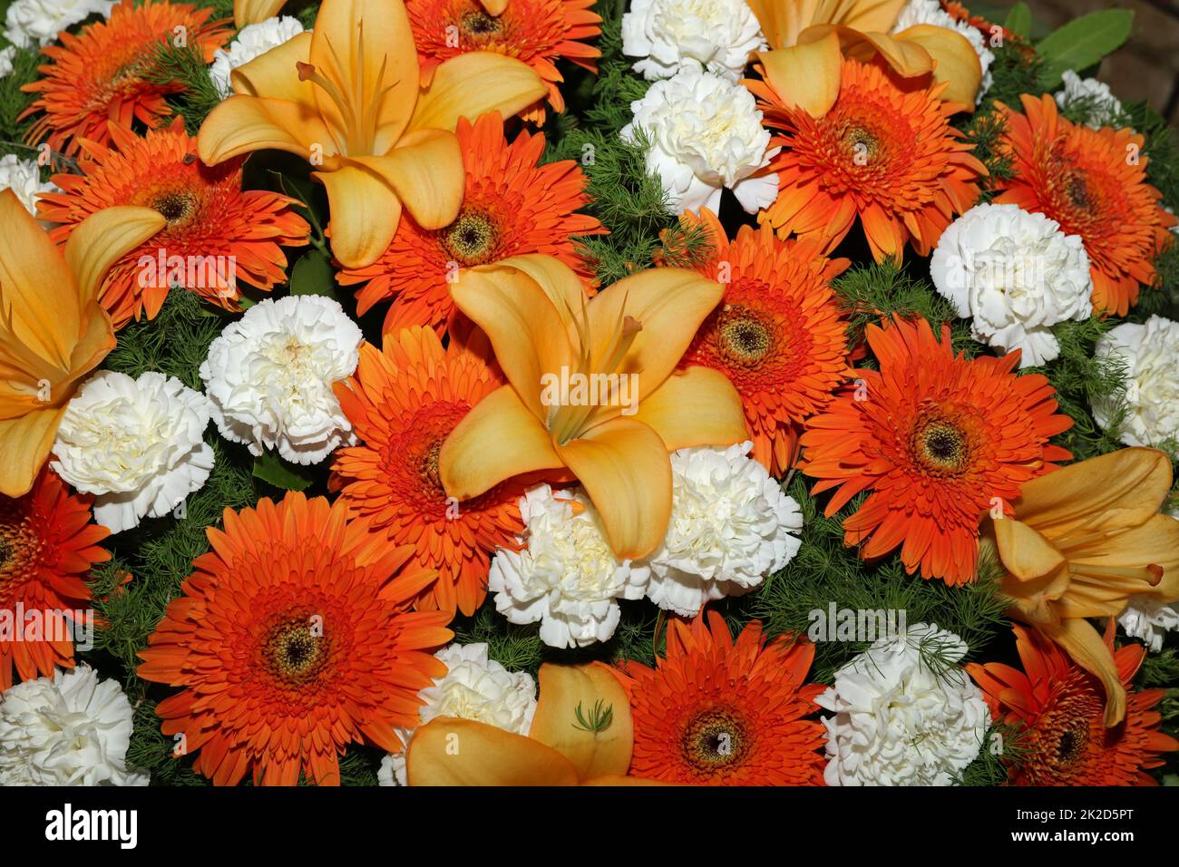 Beautiful bouquet lily flowers hi-res stock photography and images - Alamy