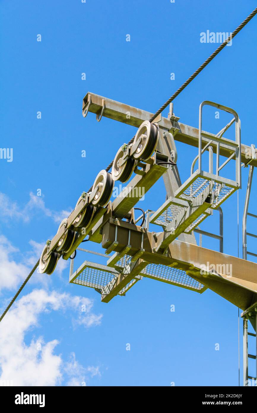 Hanging cable car hi-res stock photography and images - Alamy