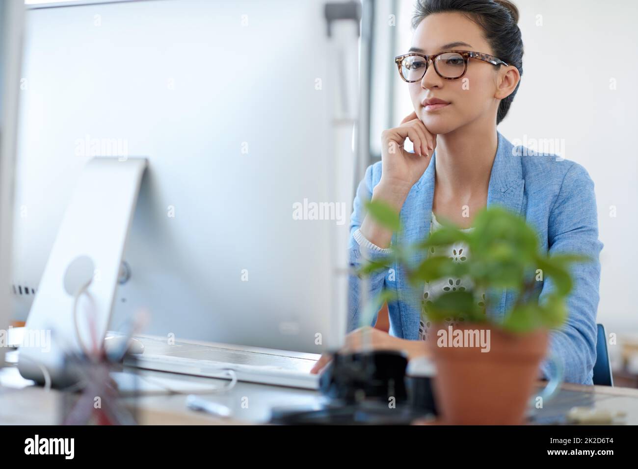 Office worker thinking woman hi-res stock photography and images - Alamy