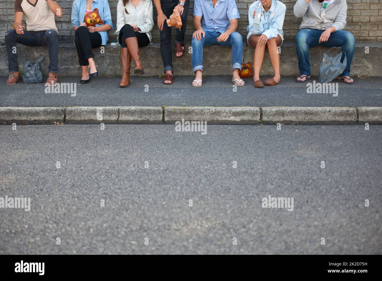 Row of seated people hi-res stock photography and images - Alamy