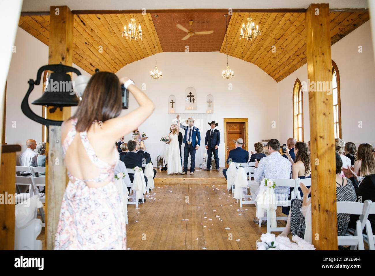 Groom and bride altar hi-res stock photography and images - Alamy