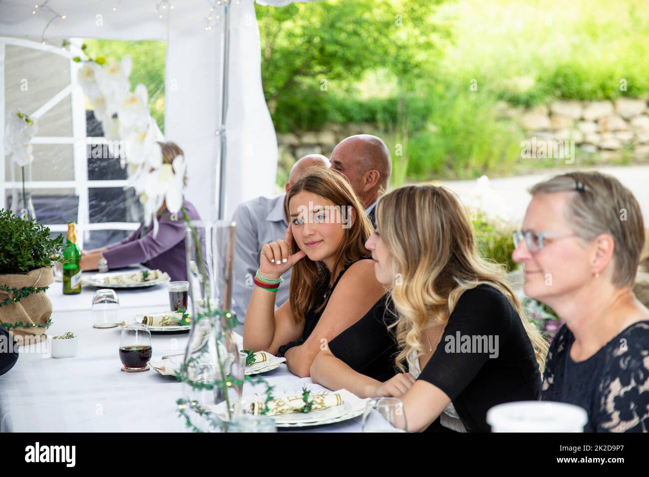 Table guest hi-res stock photography and images - Alamy
