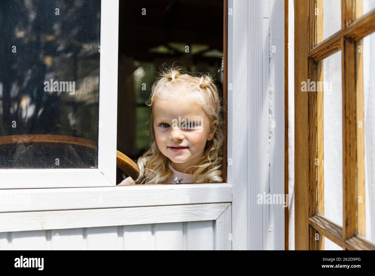 Blonde preschool girl hi-res stock photography and images - Alamy