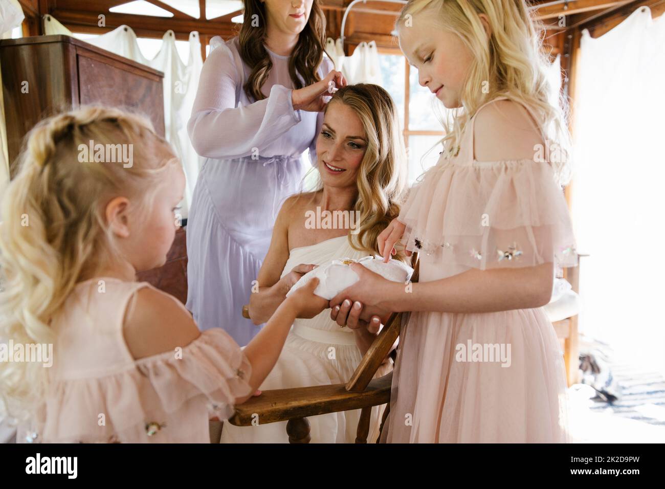 Women getting ready party hi-res stock photography and images - Alamy