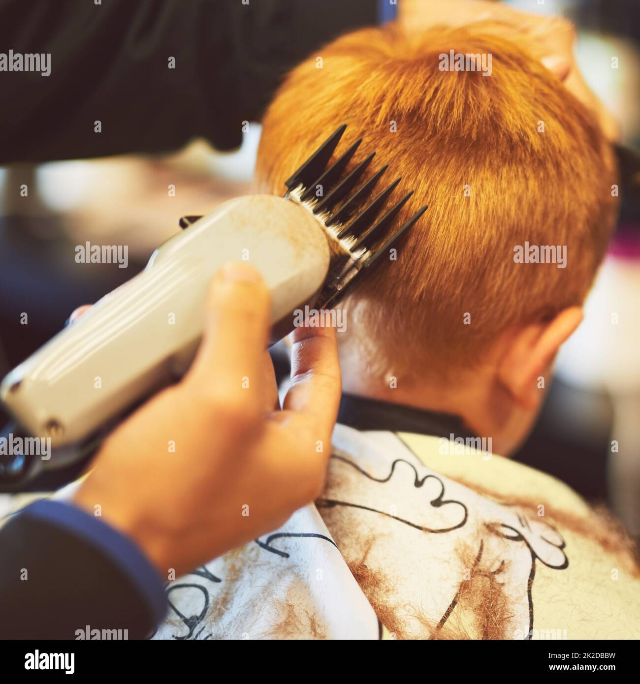 Boy getting haircut hi-res stock photography and images - Alamy