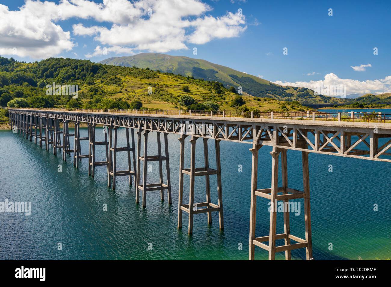 Bridge Ponte delle Stecche, Lago di Campotosto in National Park Gran ...