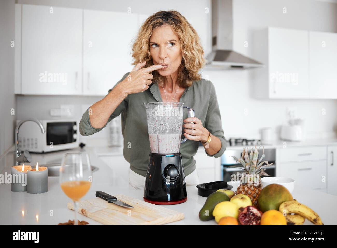 Woman serving fruit hi-res stock photography and images - Alamy