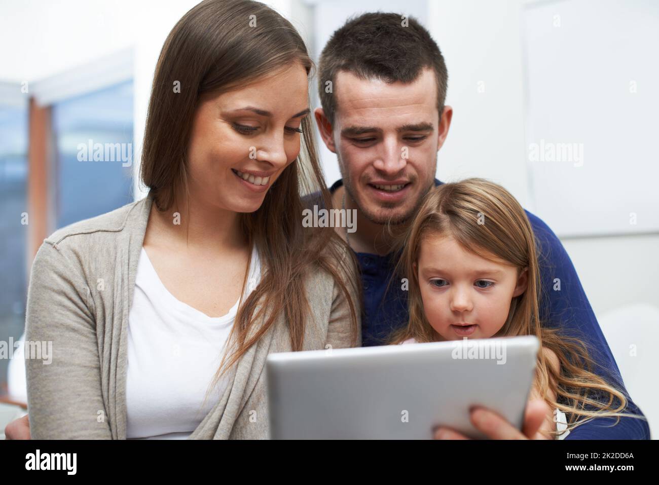 Family and technology hi-res stock photography and images - Alamy