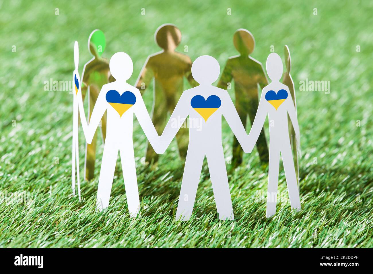 Paper chain figures hi-res stock photography and images - Alamy