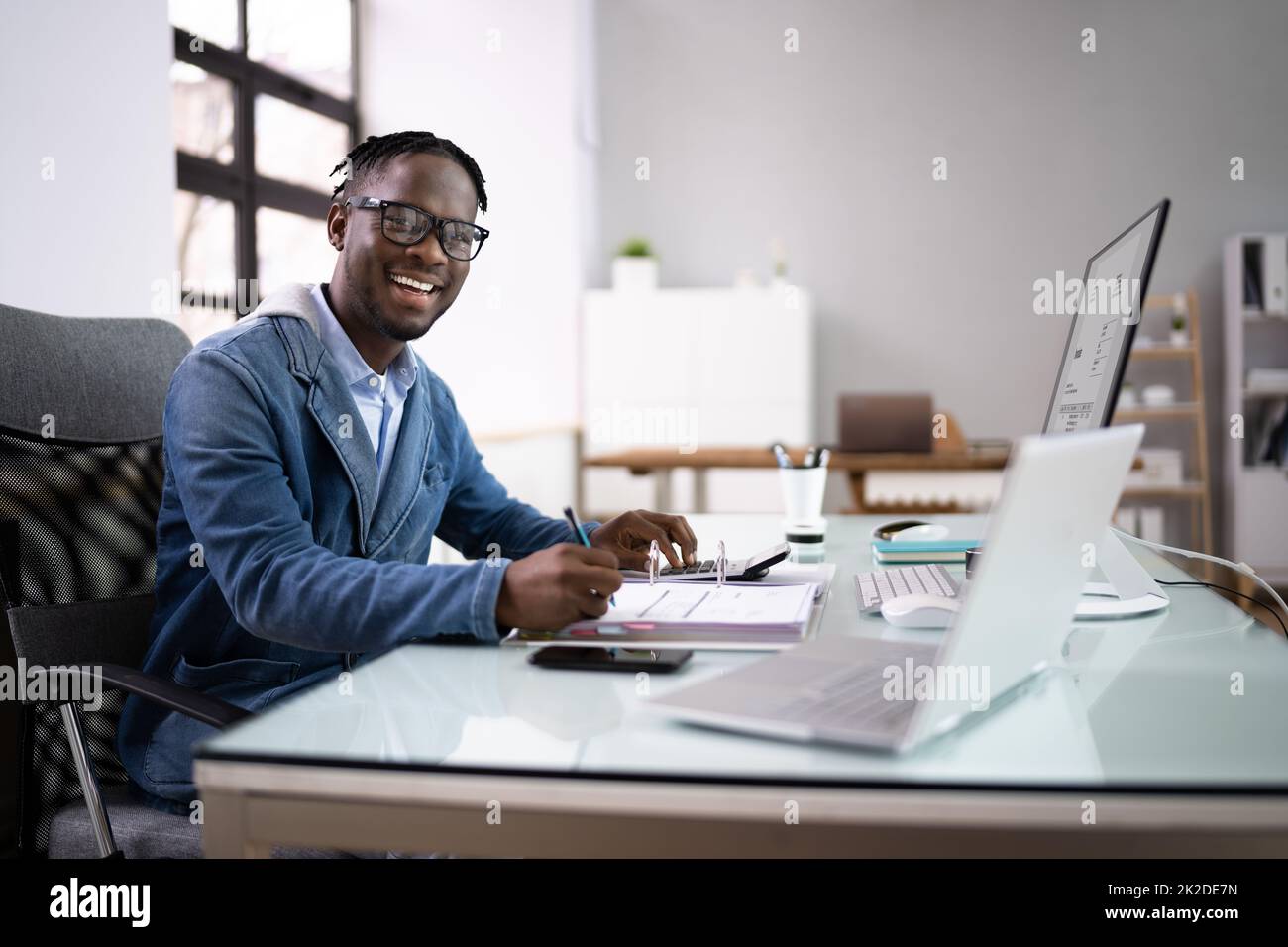 Professional accountant hi-res stock photography and images - Alamy