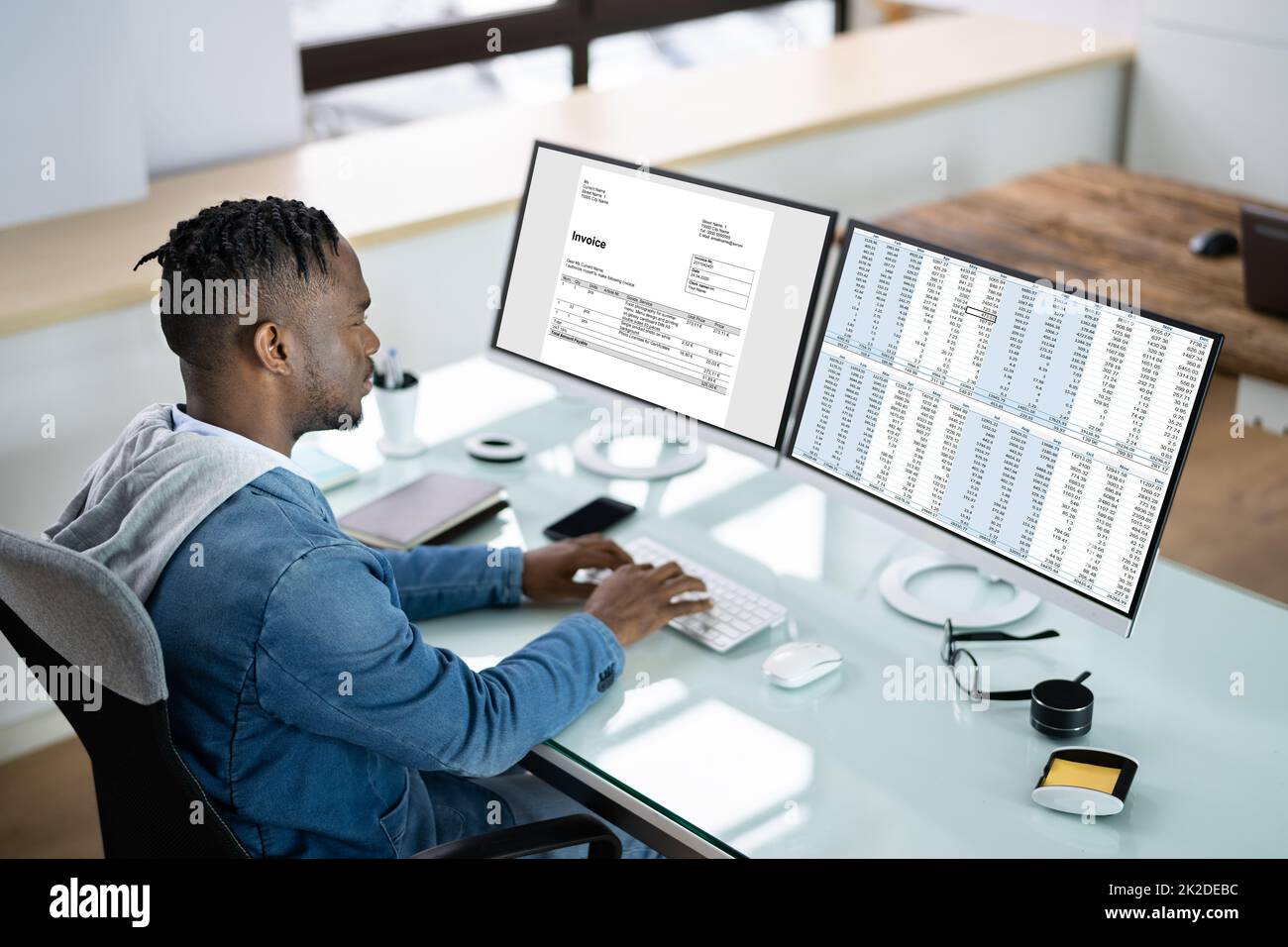 Invoice spreadsheet hi-res stock photography and images - Alamy