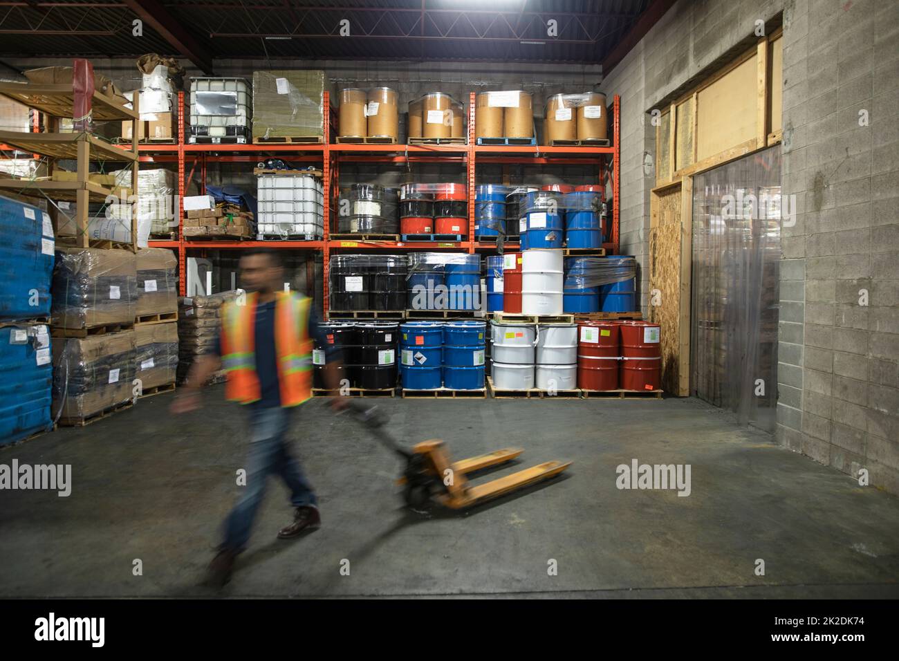 Delivery man empty trolley hi-res stock photography and images - Alamy