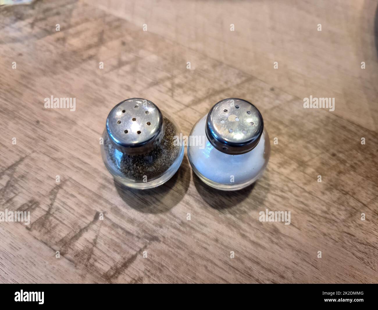 Shaker table hi-res stock photography and images - Alamy