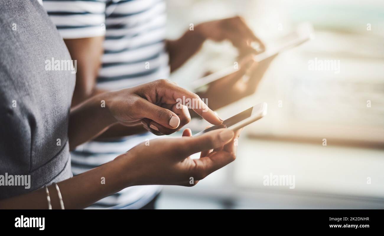 Use digital devices hi-res stock photography and images - Alamy