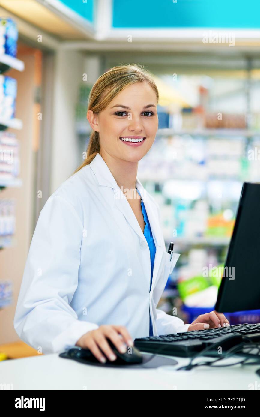 Checkout worker hi-res stock photography and images - Alamy