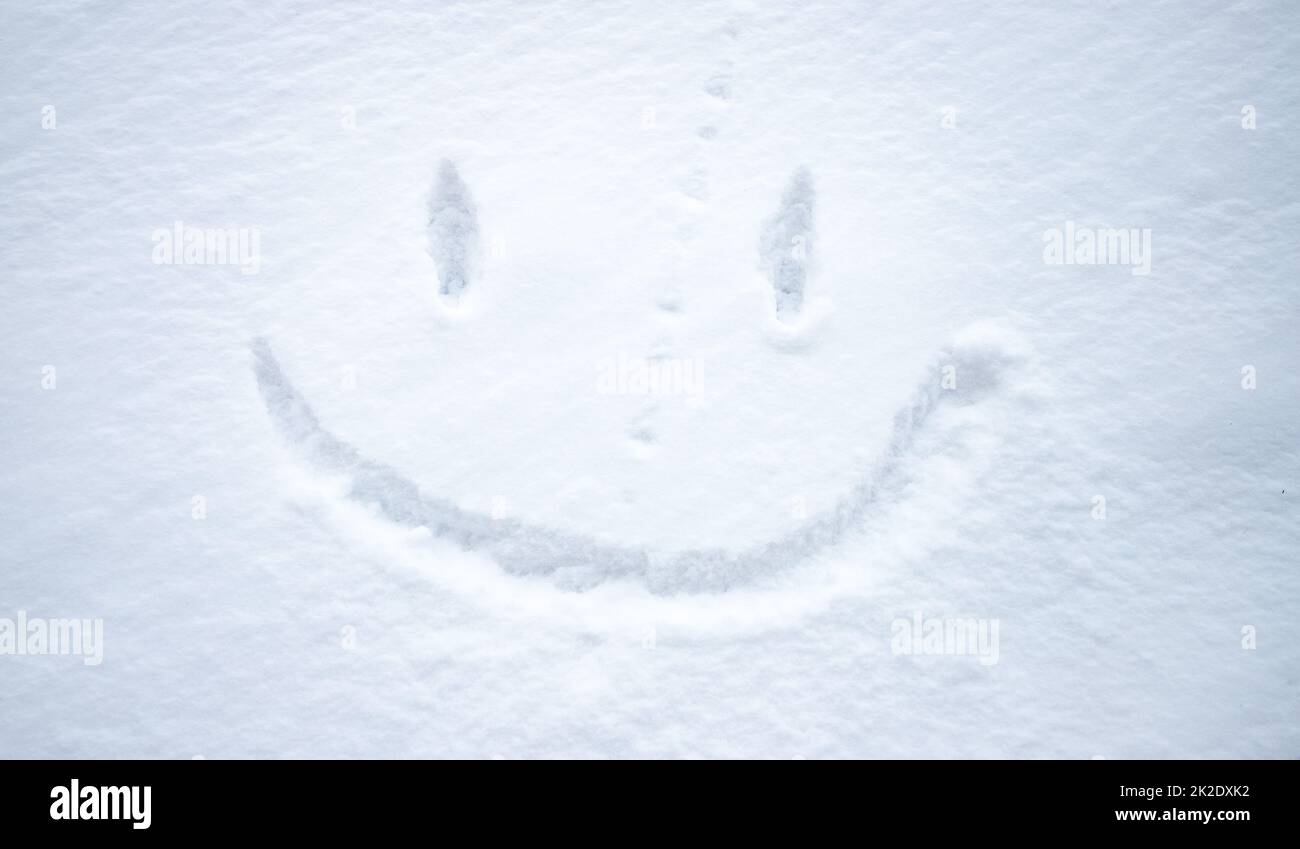 Smile emoji in snow hi-res stock photography and images - Alamy