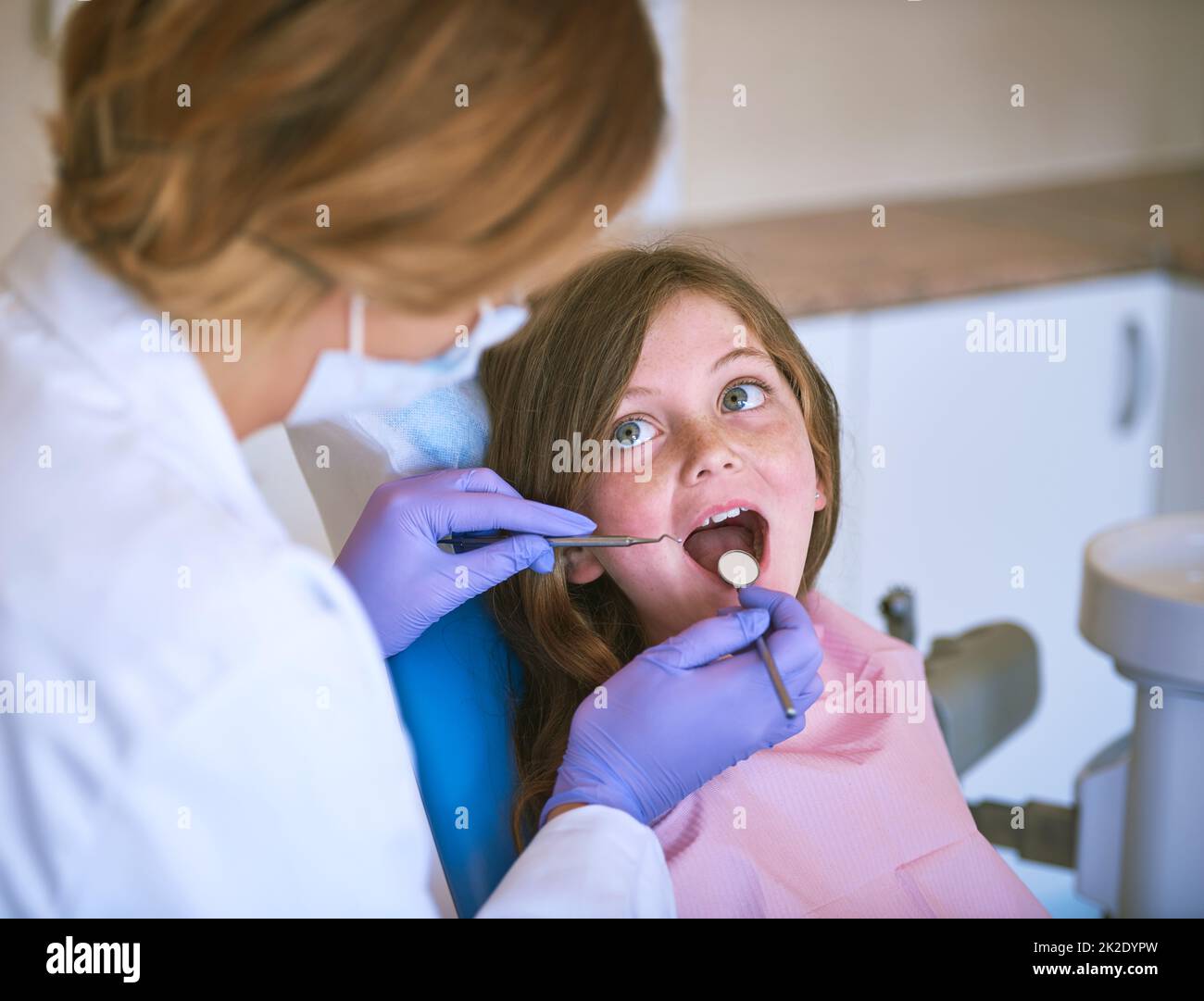 Dentist examining girls teeth hi-res stock photography and images - Alamy