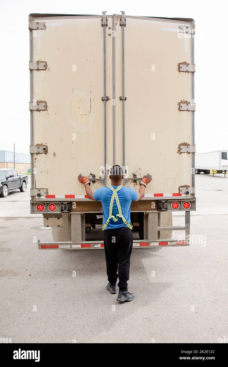 Shipping container doors open hi-res stock photography and images - Alamy
