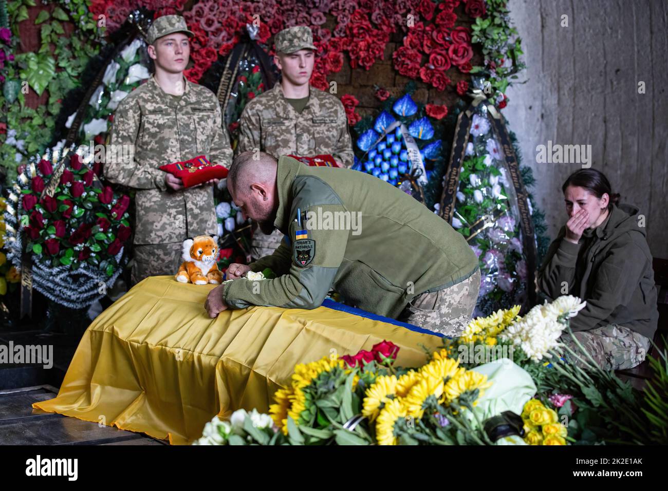Kyiv, Ukraine. 16th Sep, 2022. Ukrainian serviceman mourns next to a ...