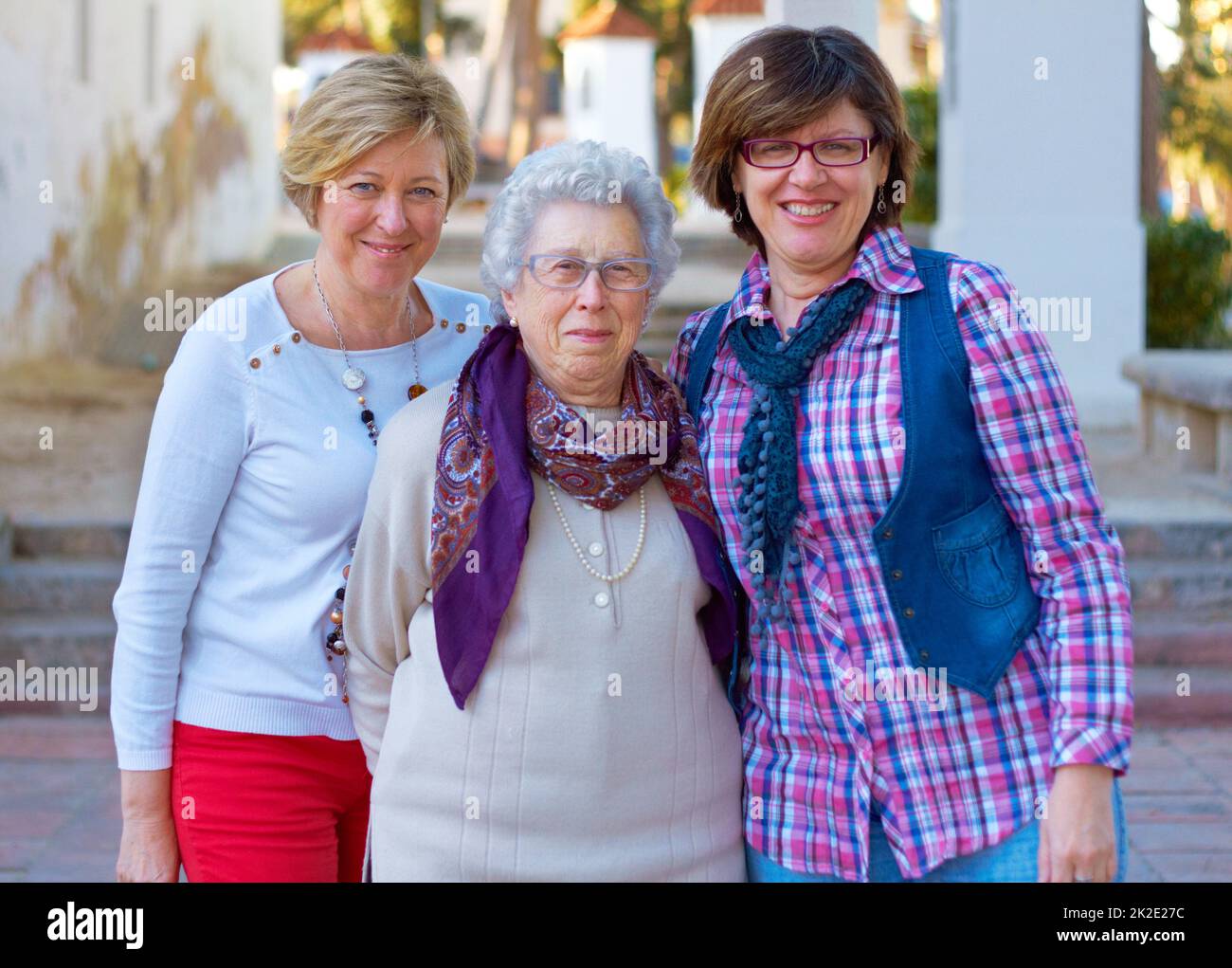 Three mature sisters hi-res stock photography and images - Alamy