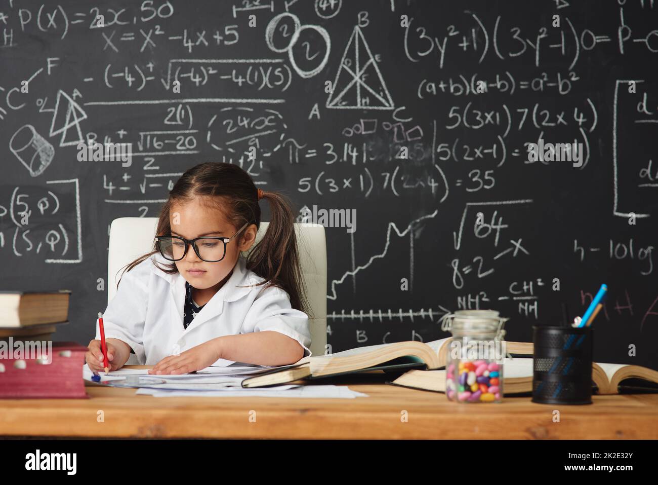 Kid working classroom hi-res stock photography and images - Alamy