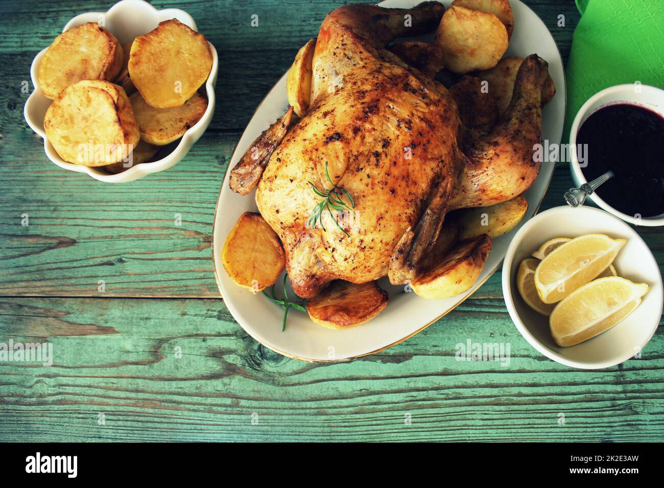 Roasted chicken top view hi-res stock photography and images - Alamy