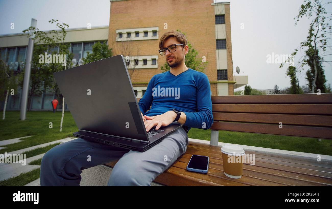 Working at computer outdoors hi-res stock photography and images - Alamy