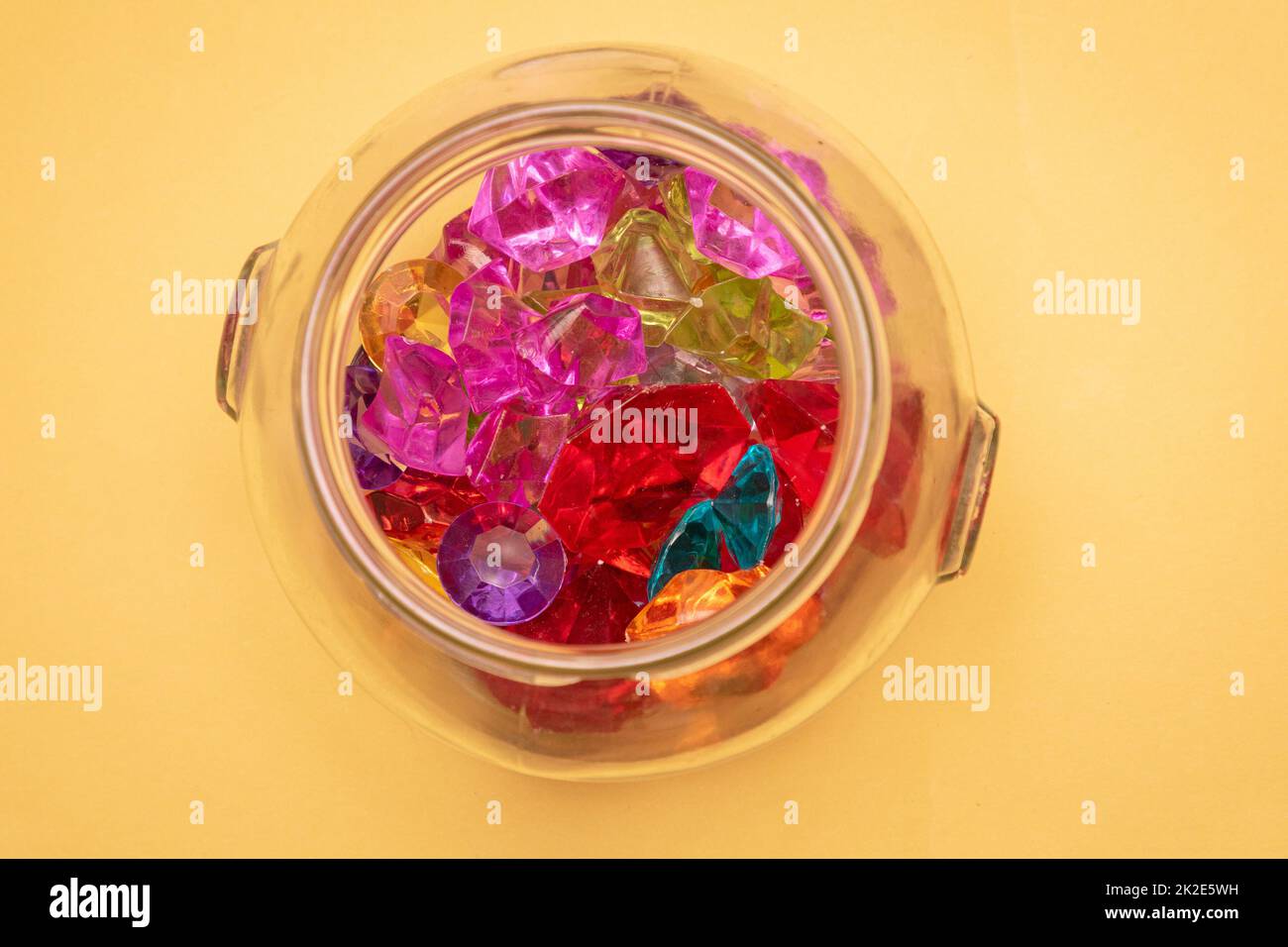 Pile of diamonds hi-res stock photography and images - Alamy