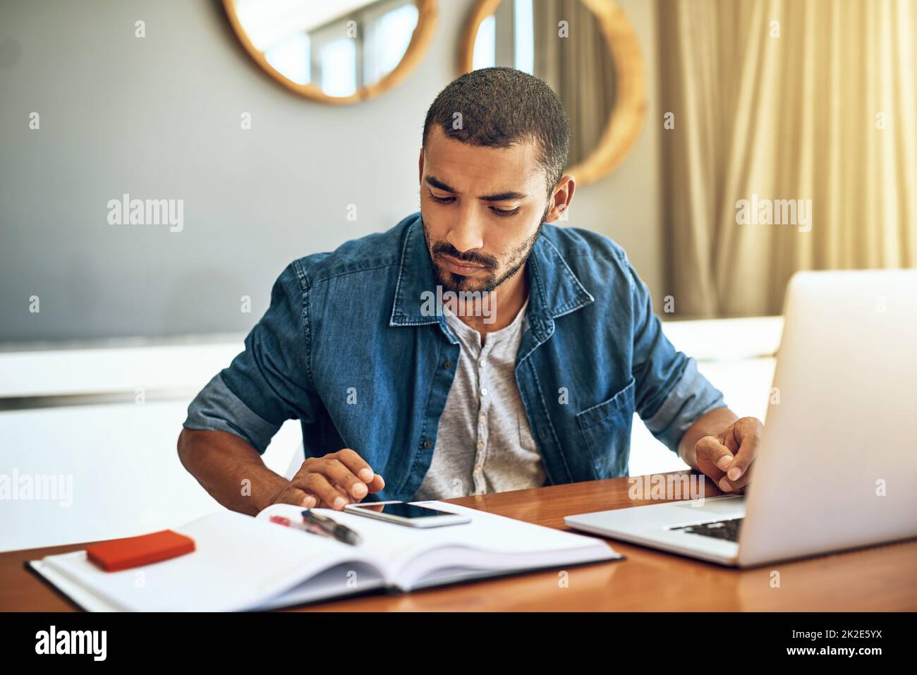 Crunching numbers hi-res stock photography and images - Alamy