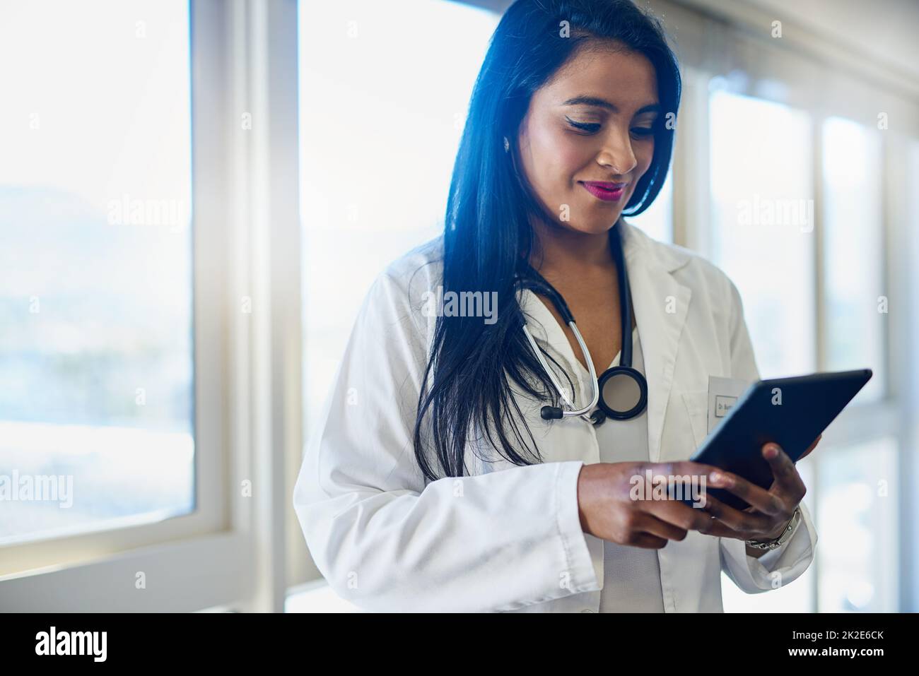 Doctor using device hi-res stock photography and images - Alamy