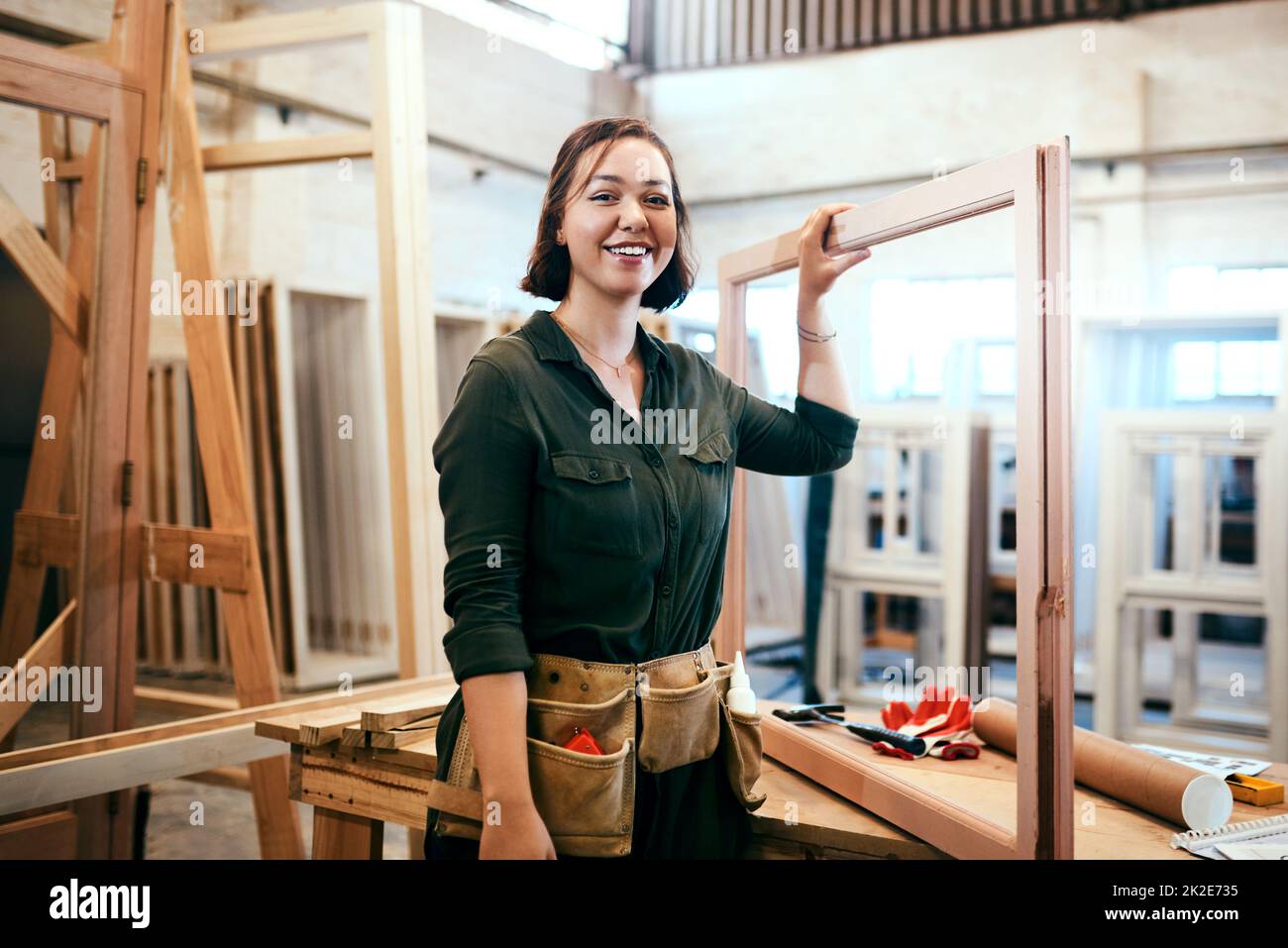 Female frame hi-res stock photography and images - Alamy