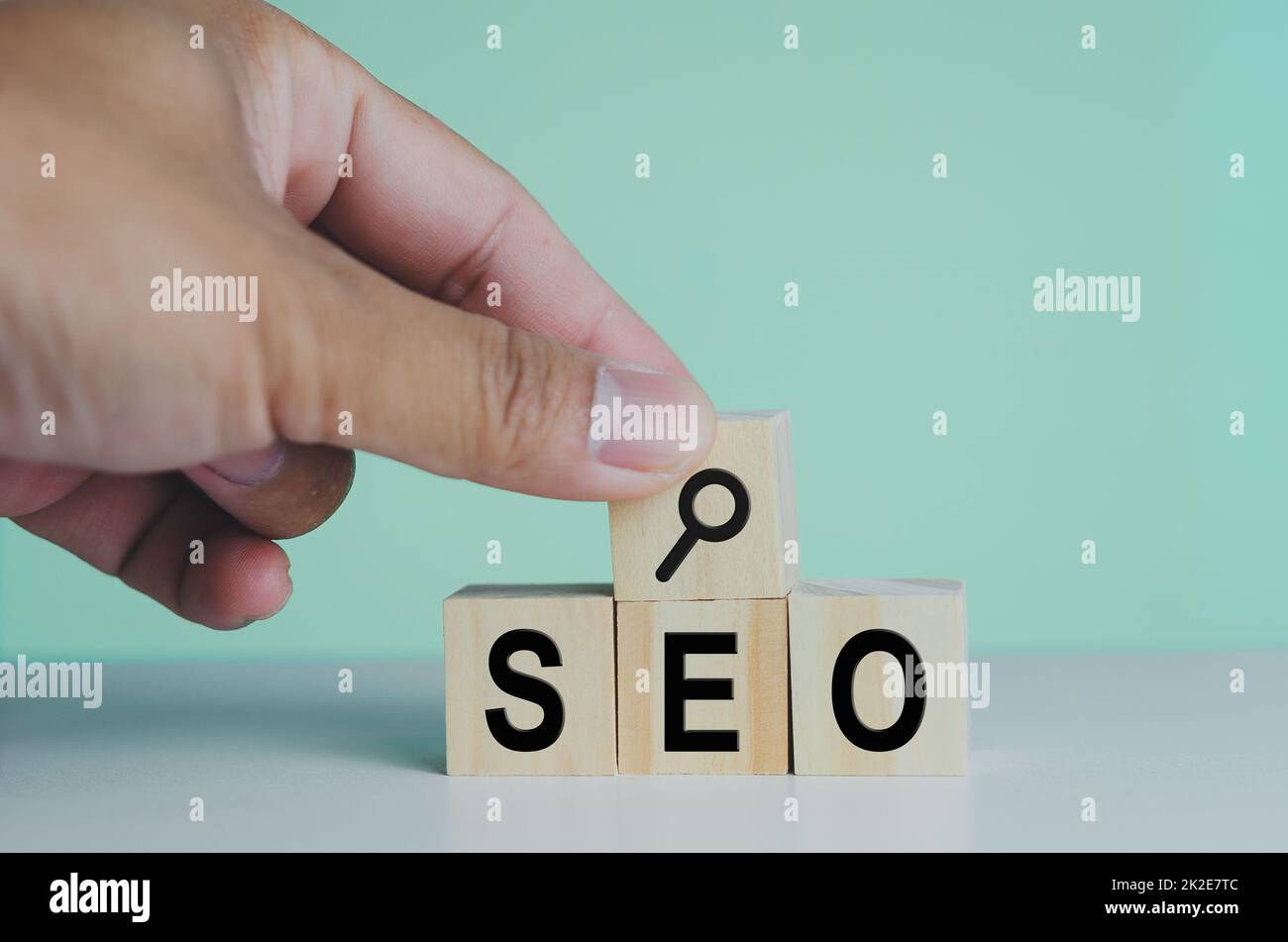 Magnifying glass icon image hi-res stock photography and images - Alamy